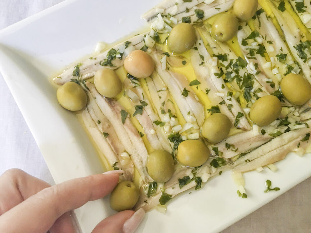 Boquerones en vinagre, nuestra receta - La Mesa Habla